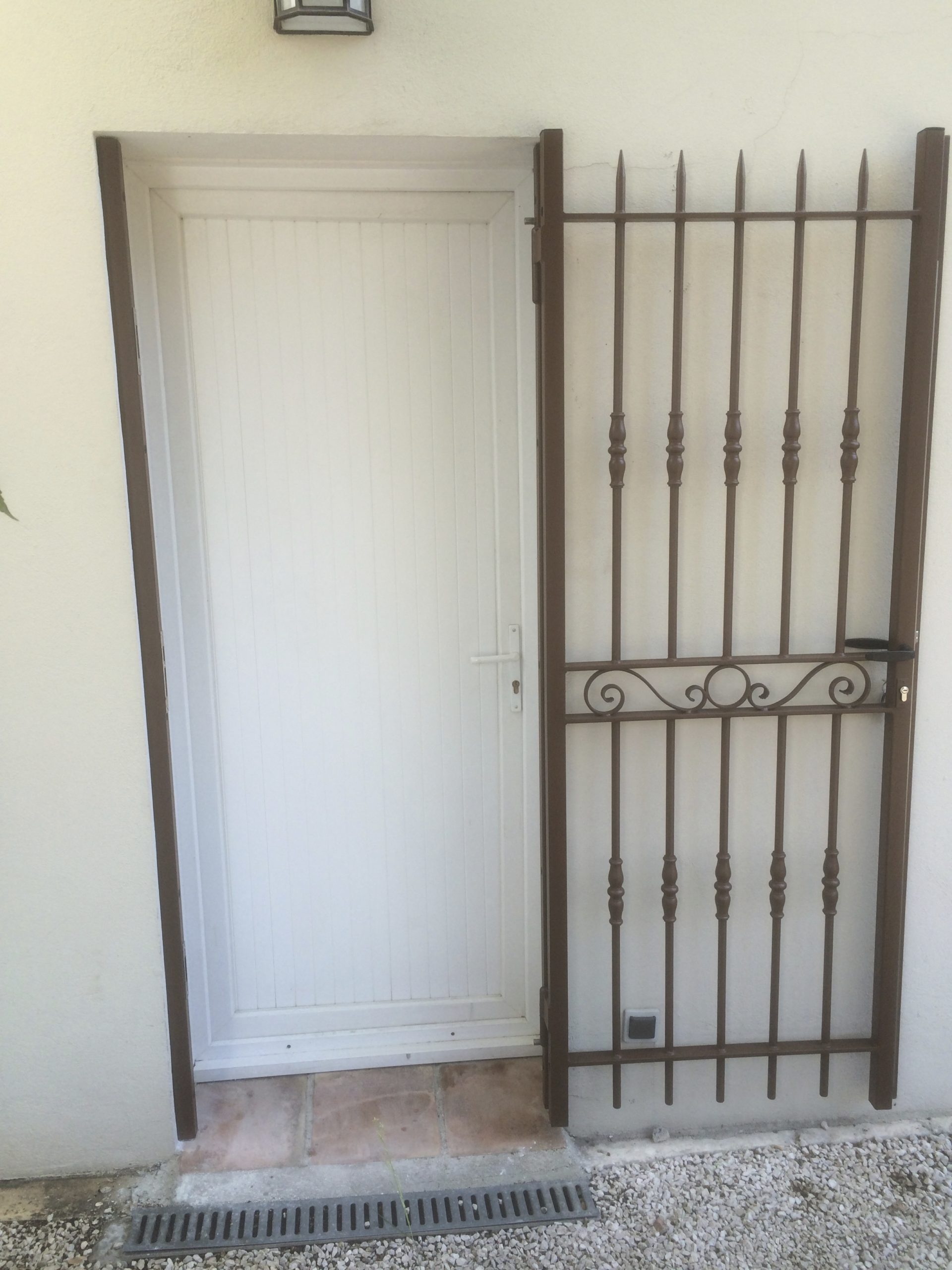 Grille de défense de porte - Grille de défense.fr