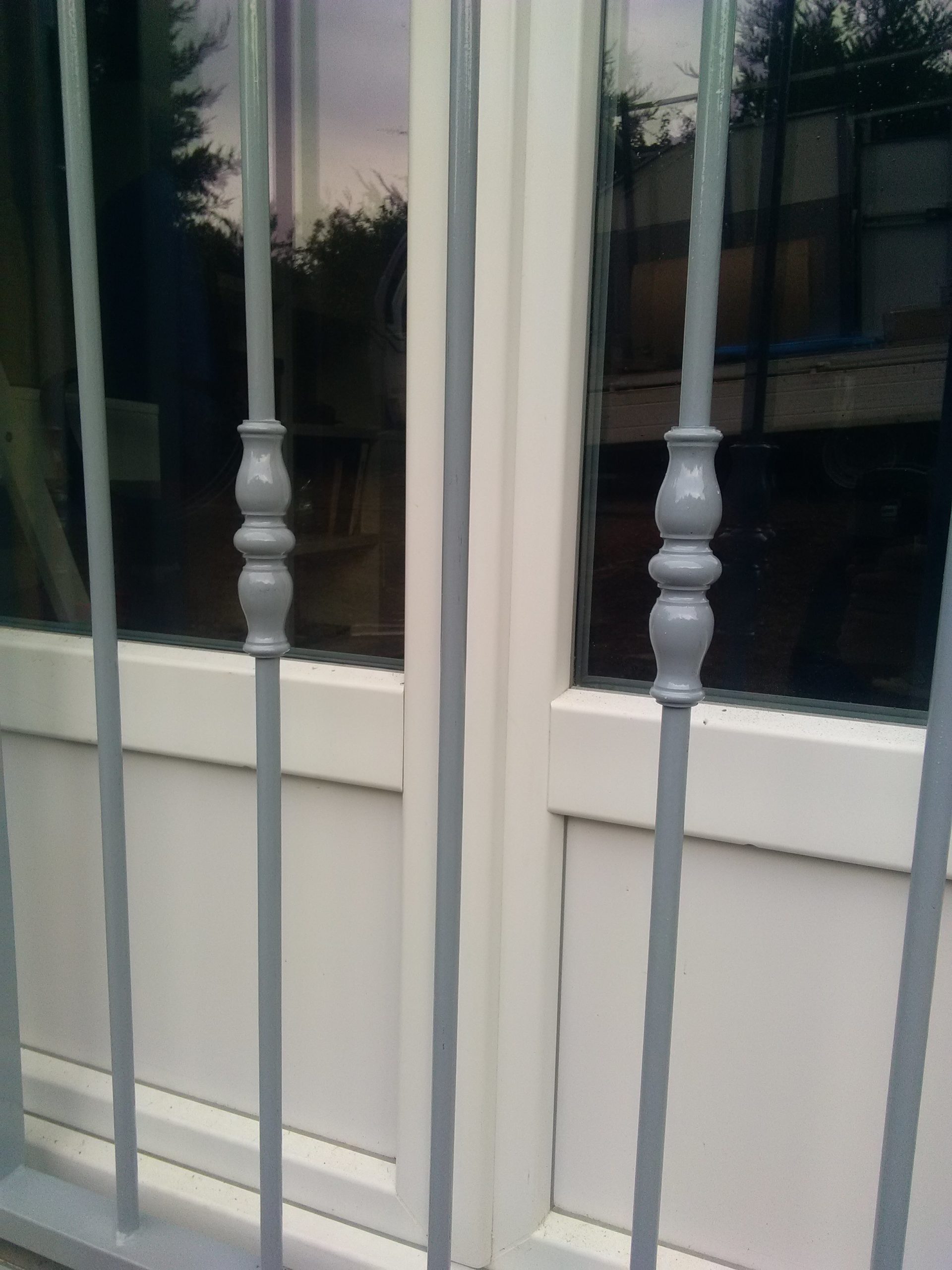 Grille ouvrante articulée avec volet bois - Grille de défense.fr