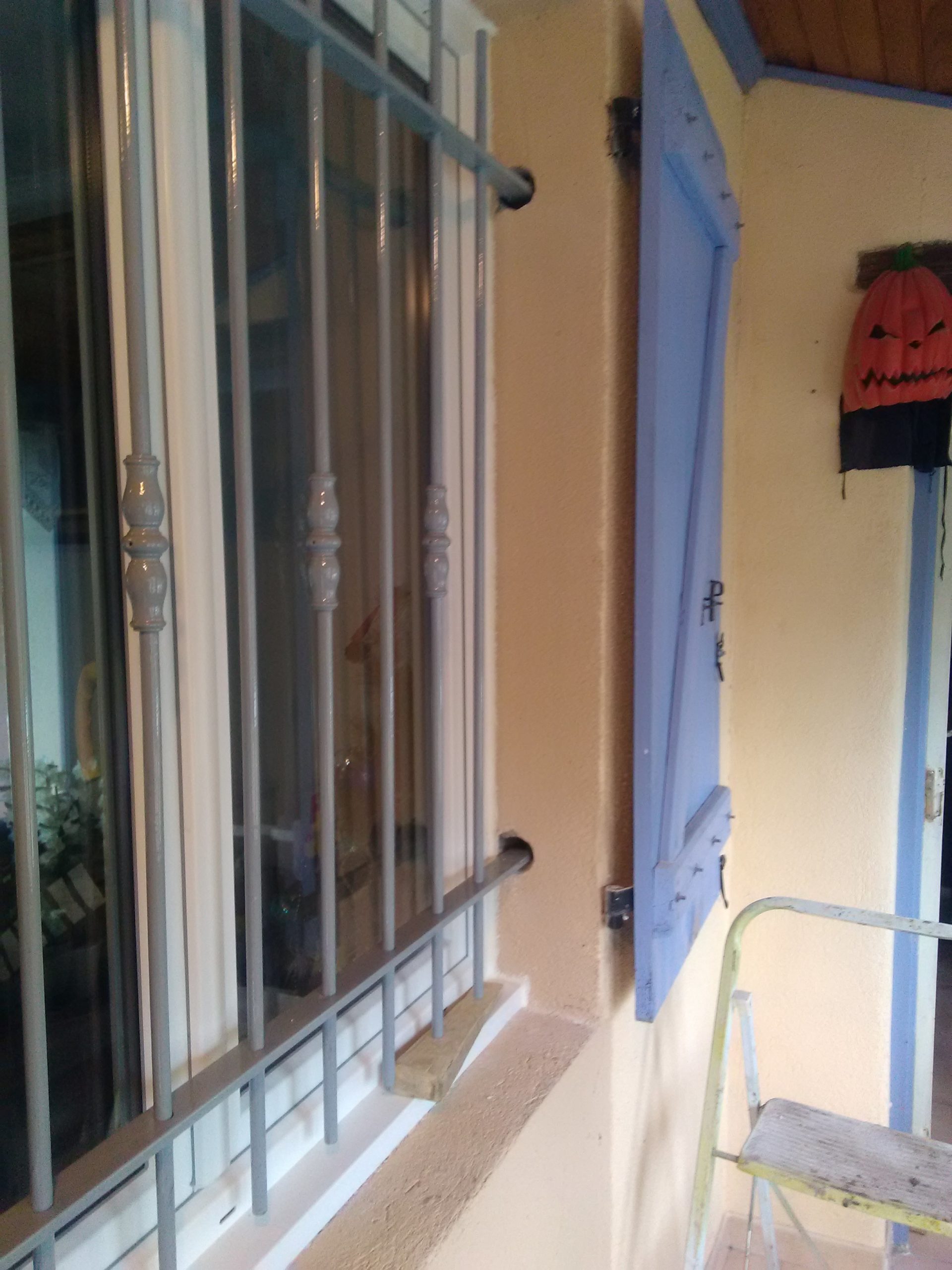 Grille ouvrante articulée avec volet bois - Grille de défense.fr